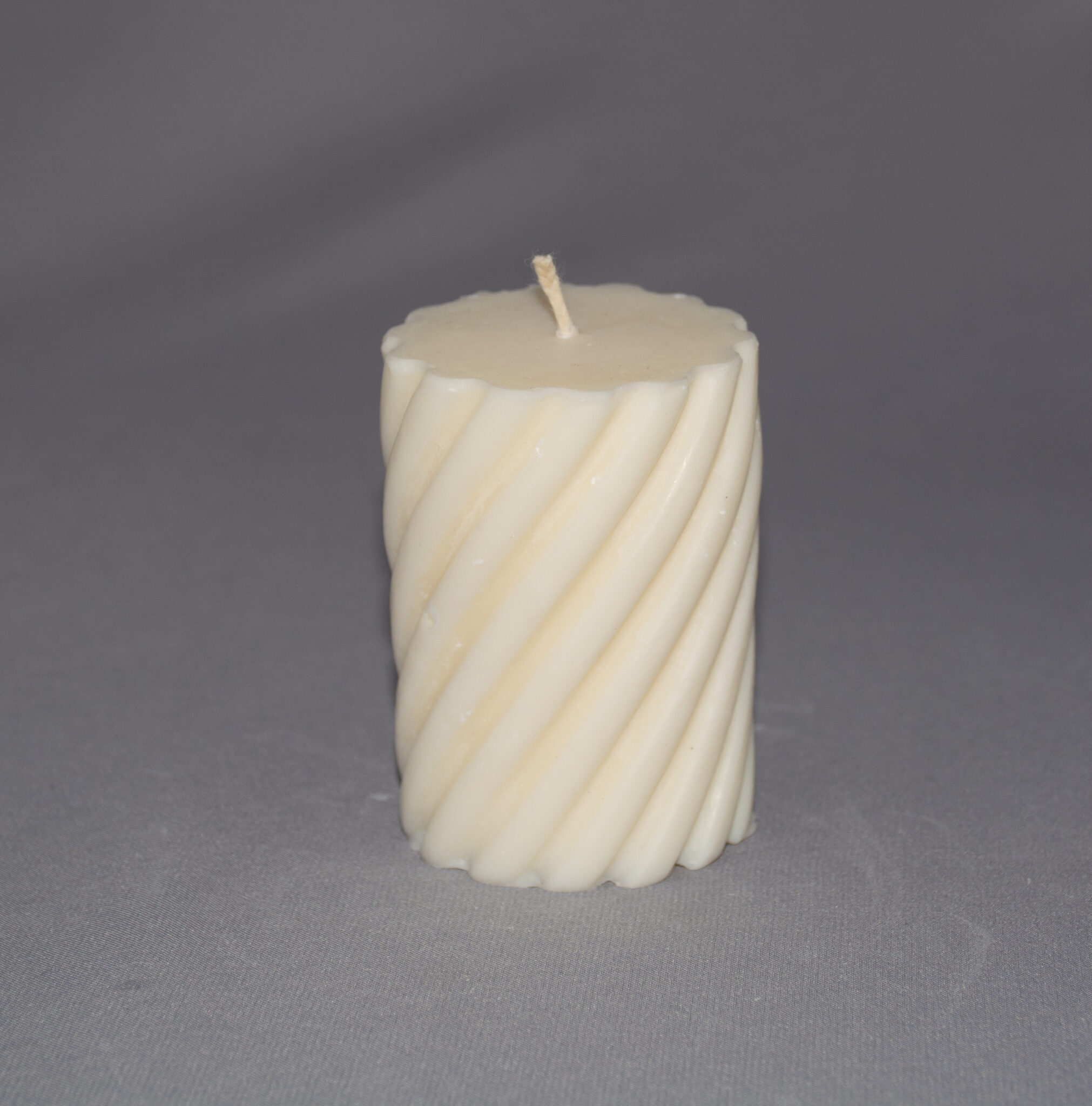 Swirl Pillar – Lola King Candles